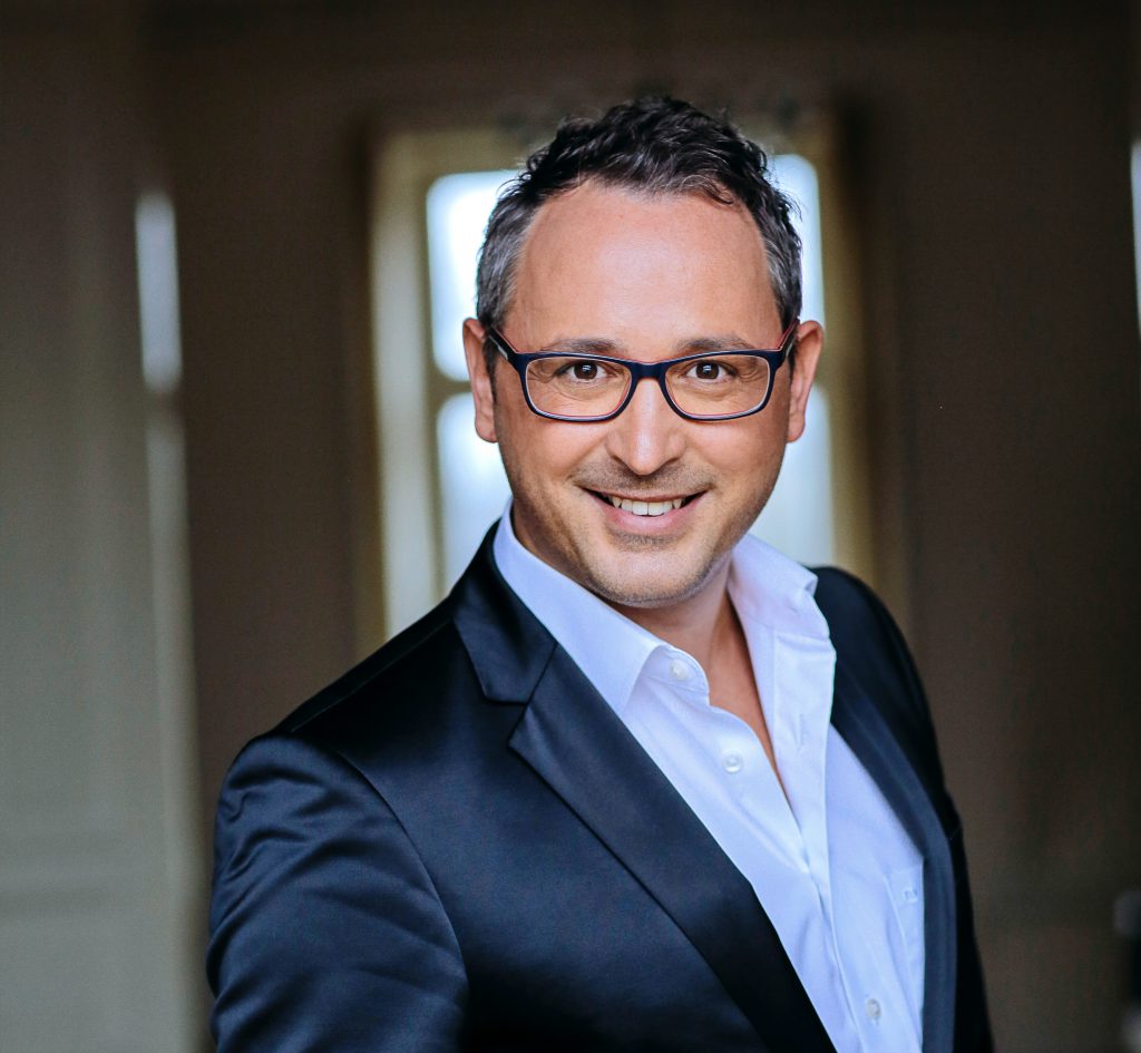 BIOGRAPHIE – DANNY BULLER